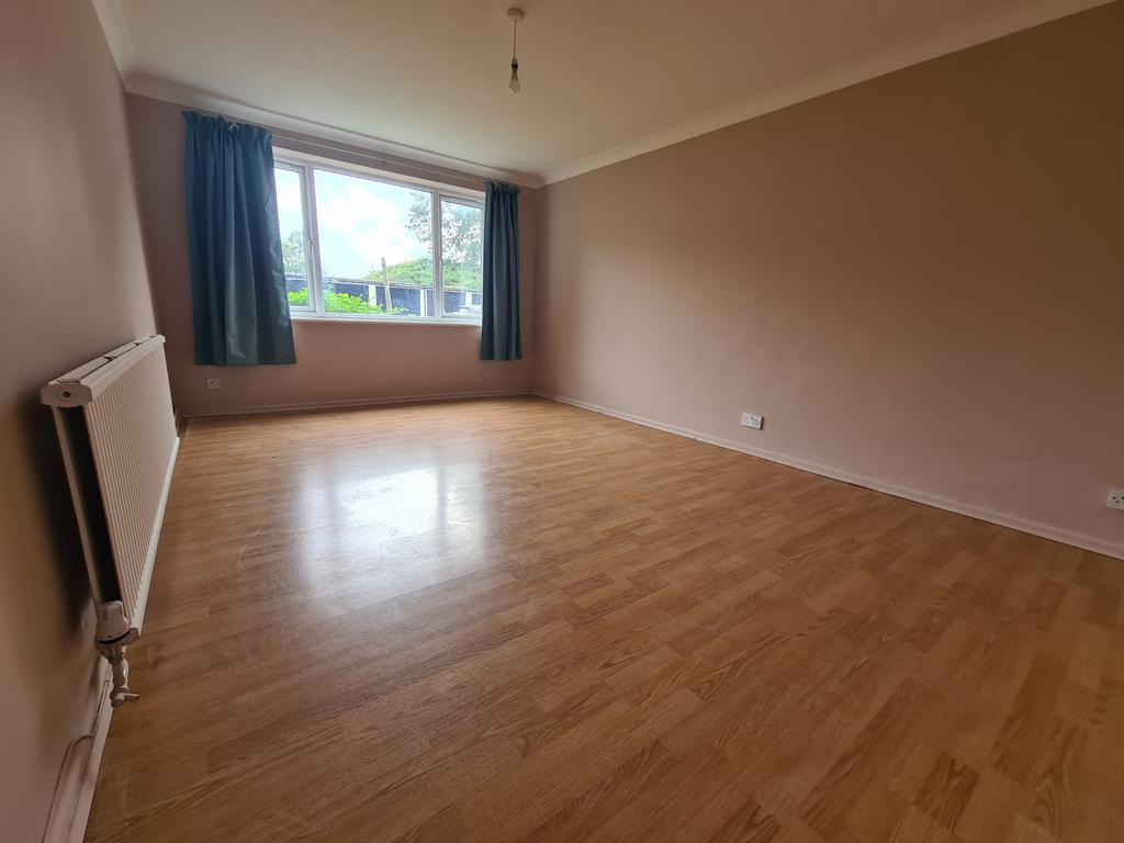 Southview, 162 Oakleigh Road South... 2 bed flat - £1,550 pcm (£358 pw)
