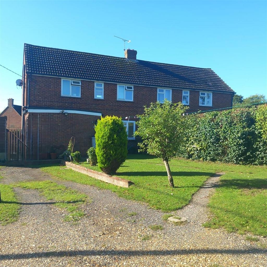 6 Ford Lane 3 bed semi-detached house - £1,250 pcm (£288 pw)