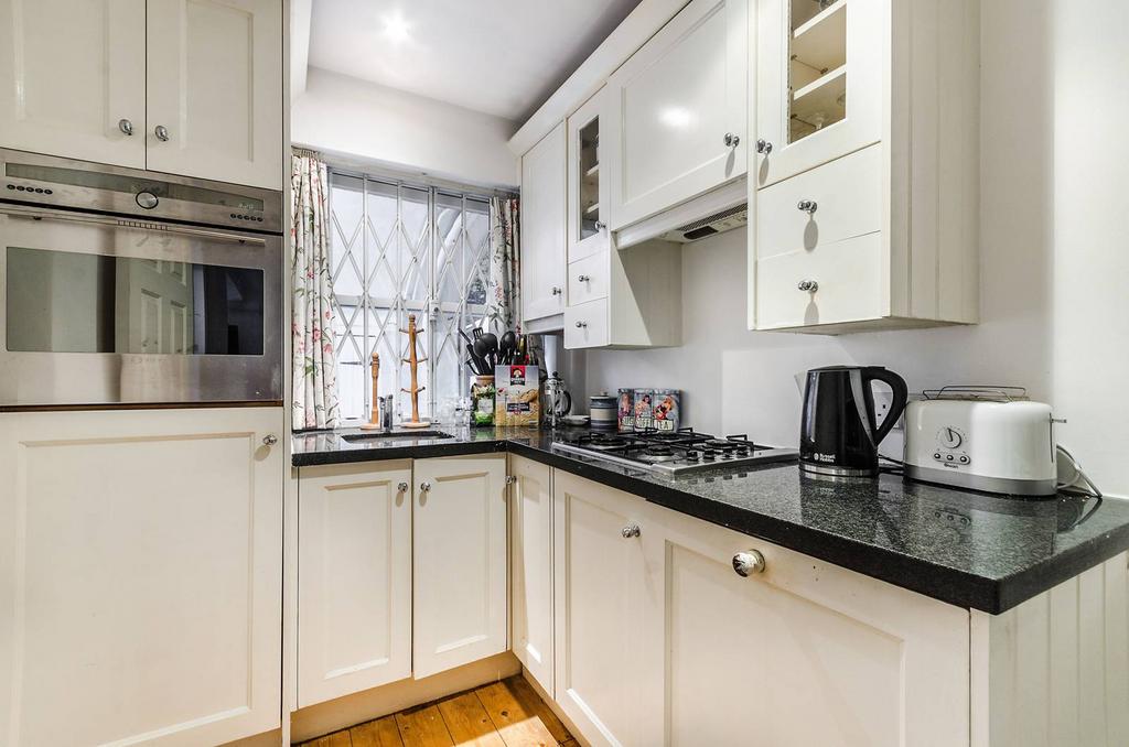 Ifield Road, Chelsea, London, SW10 2 bed flat - £2,947 pcm (£680 pw)