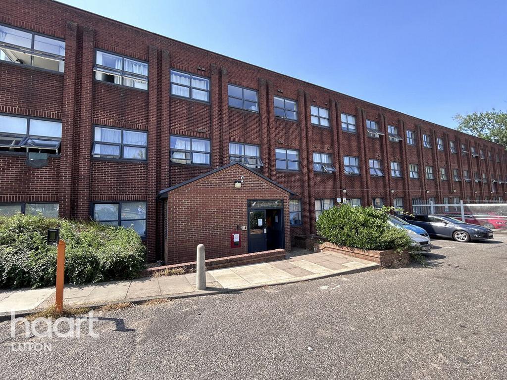 Dallow Road, Luton 2 bed apartment to rent - £1,100 pcm (£254 pw)