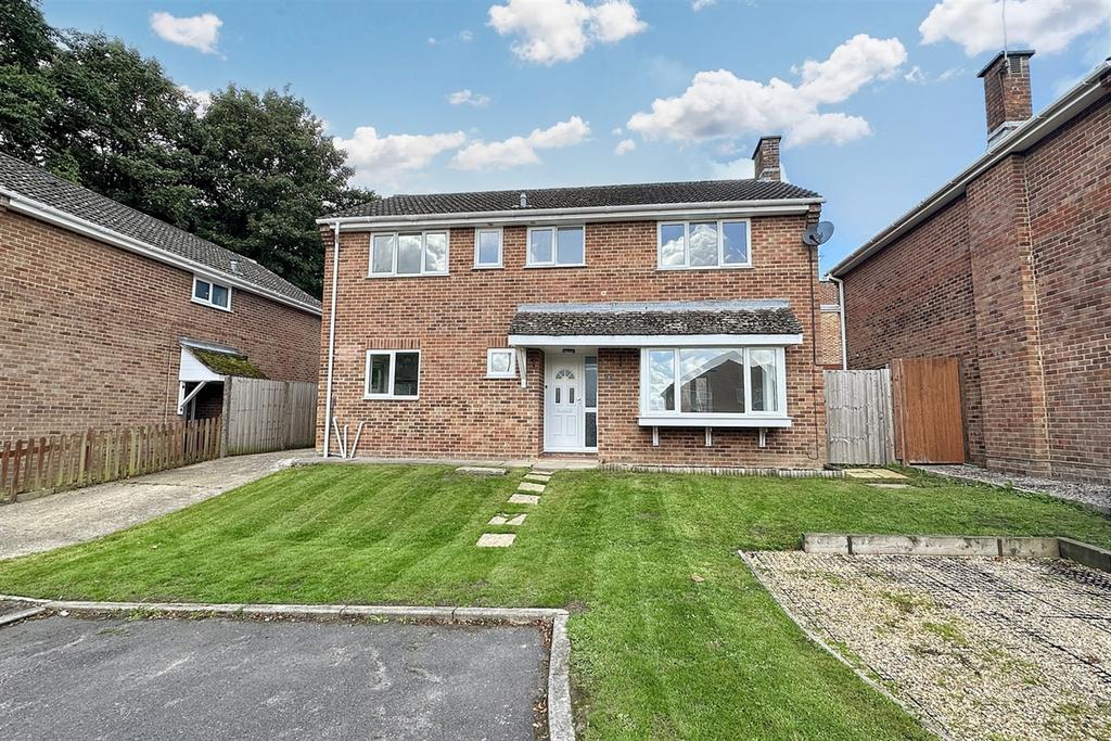 Bishopstoke 4 bed detached house - £450,000