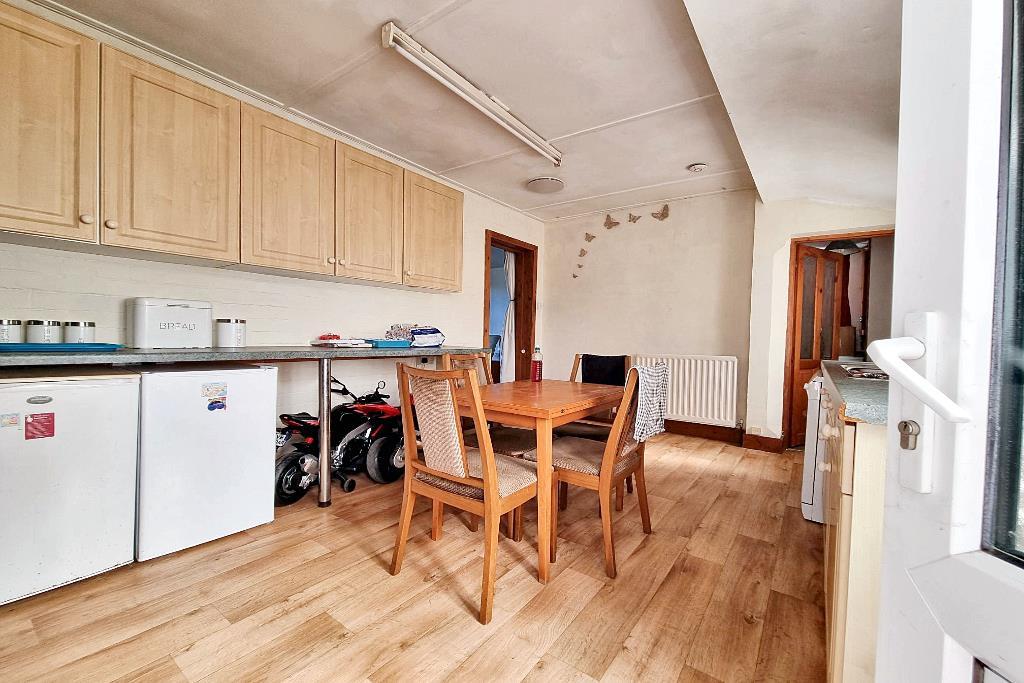 Station Road, Sutterton 2 bed detached bungalow for sale - £160,000