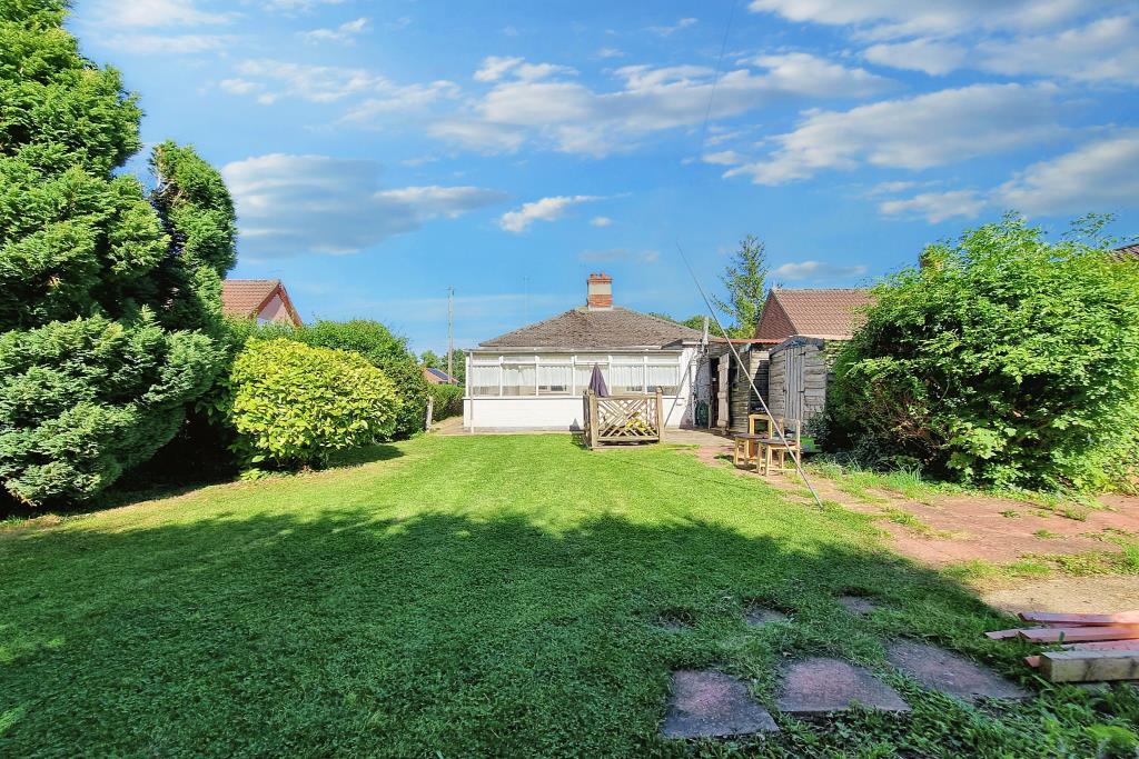 Station Road, Sutterton 2 bed detached bungalow - £160,000