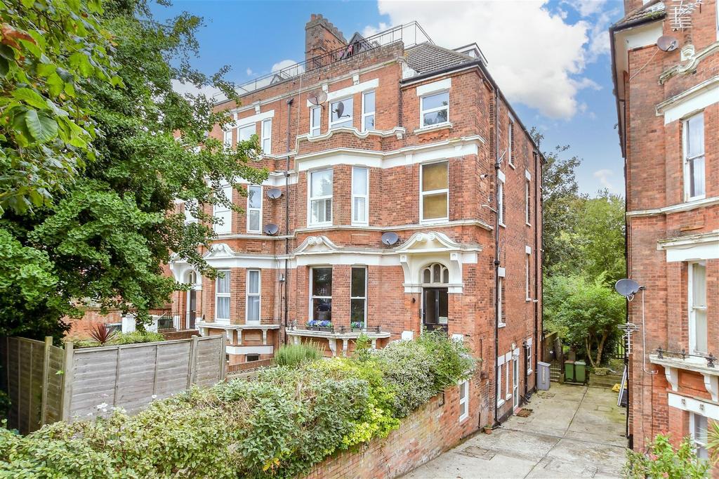 Shorncliffe Road, Folkestone, Kent 2 bed ground floor flat for sale - £ ...