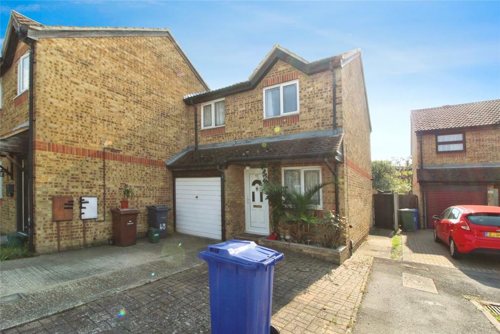 Oakley Close, Grays, Essex, RM20 3 bed end of terrace house - £1,650 ...
