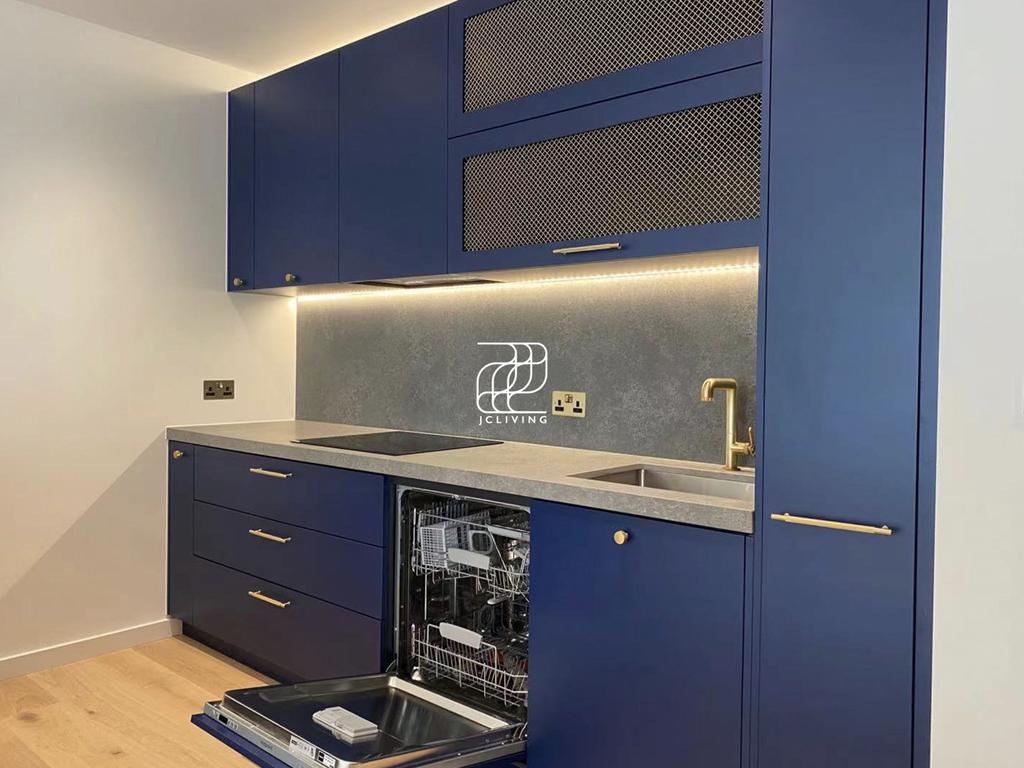 London, E14 2 bed flat - £2,990 pcm (£690 pw)