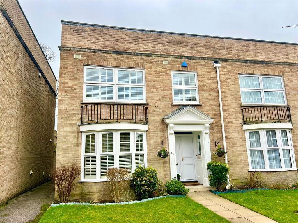 Chantry Close, Christchurch BH23 4 bed semi-detached house - £535,000