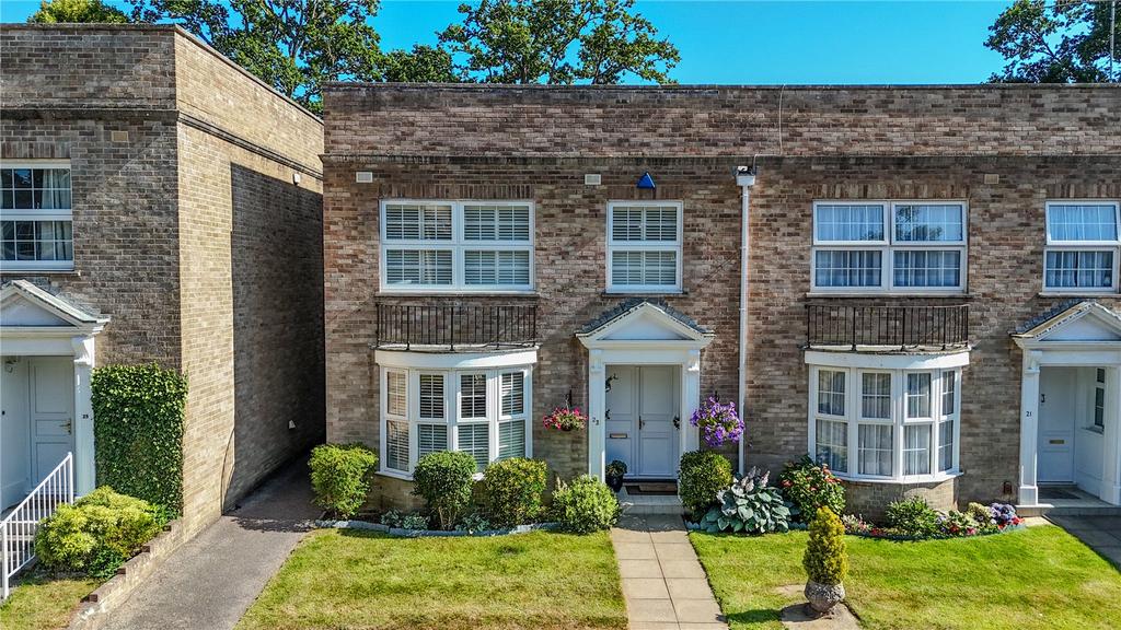 Chantry Close, Christchurch BH23 4 bed semi-detached house for sale - £ ...