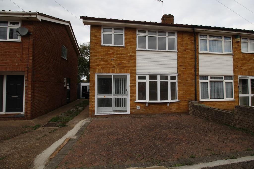 Rainham RM13 3 bed semi-detached house - £2,200 pcm (£508 pw)