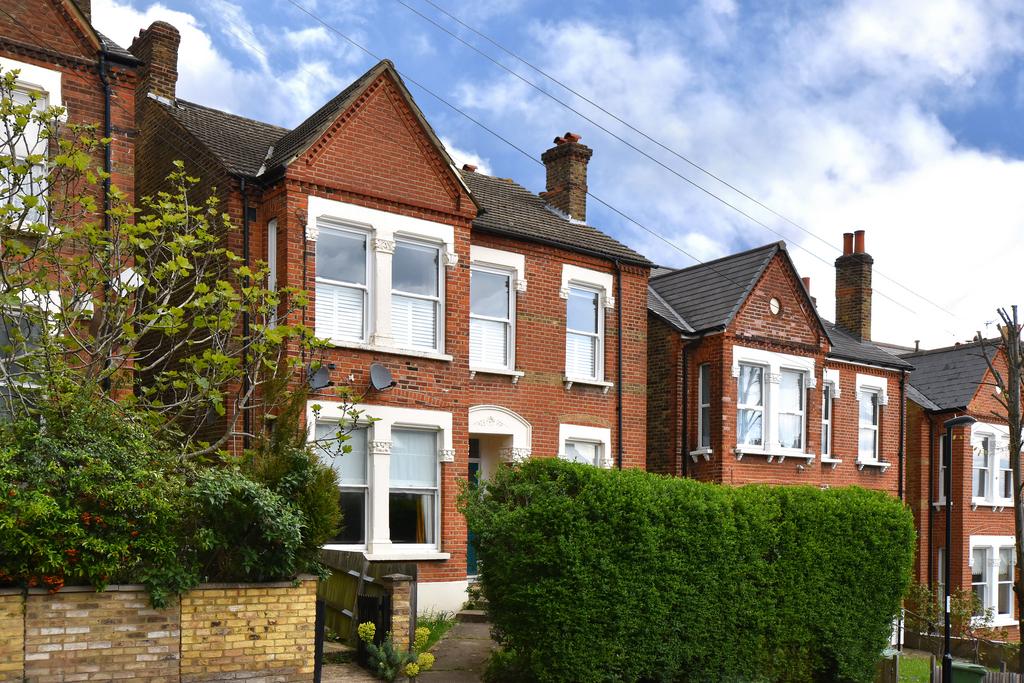 Benson Road 2 bed flat - £600,000