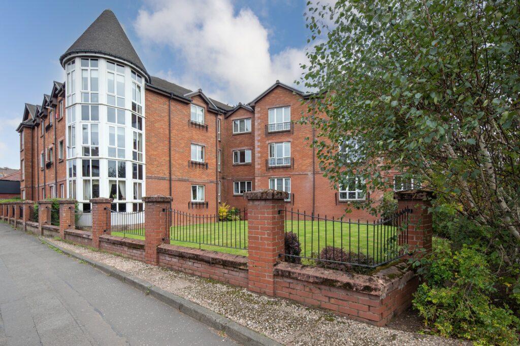 Netherlee Court, Netherlee 2 bed flat - £209,000