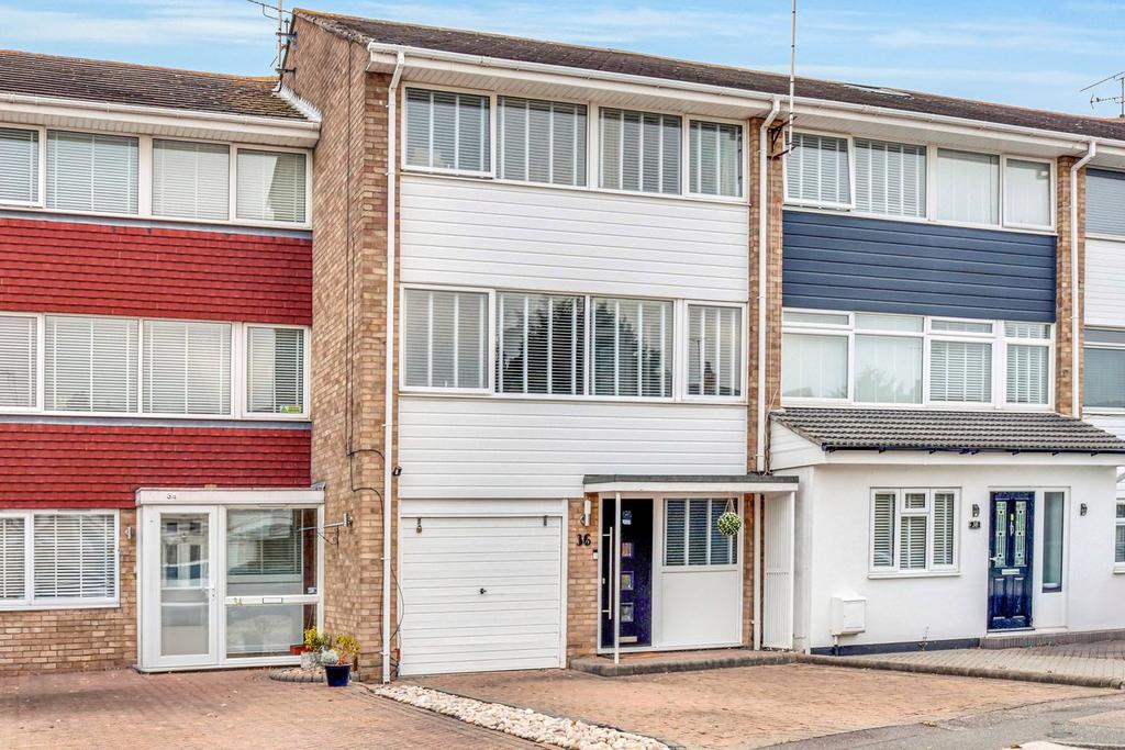 Little Thorpe, Thorpe Bay SS1 4 bed townhouse for sale - £375,000