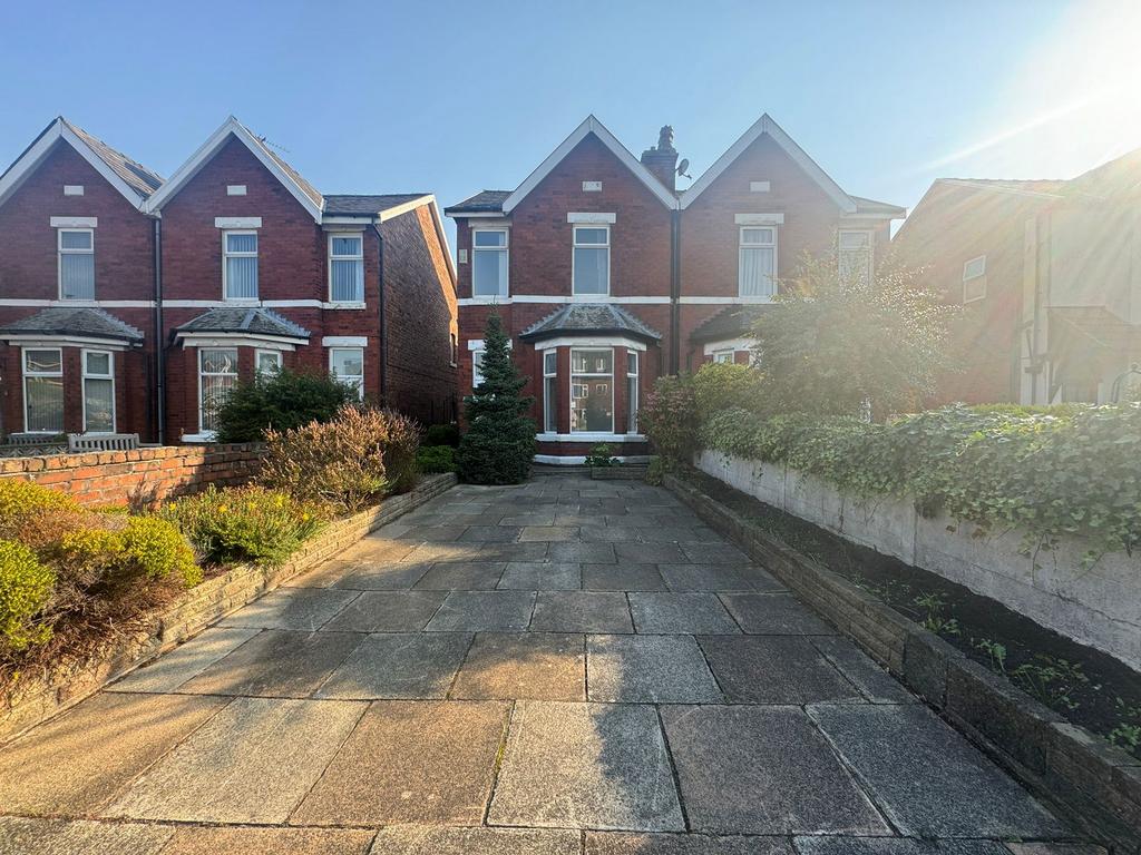 Wennington Road Southport PR9 7DZ 2 bed semi-detached house - £190,000