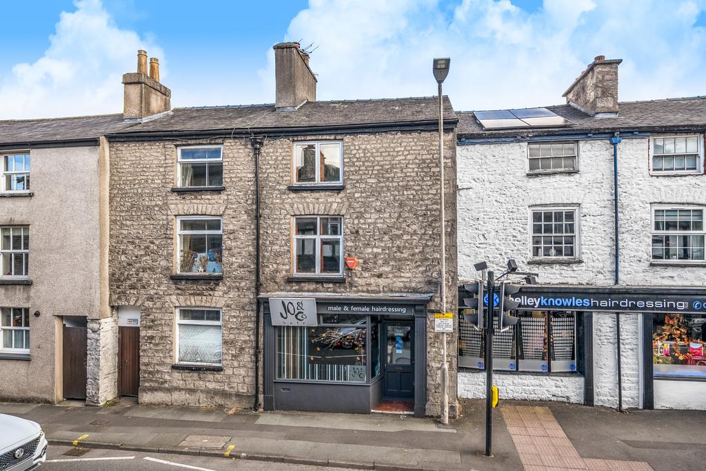 125a Stricklandgate, Kendal, LA9 4RF 2 bed maisonette for sale - £155,000