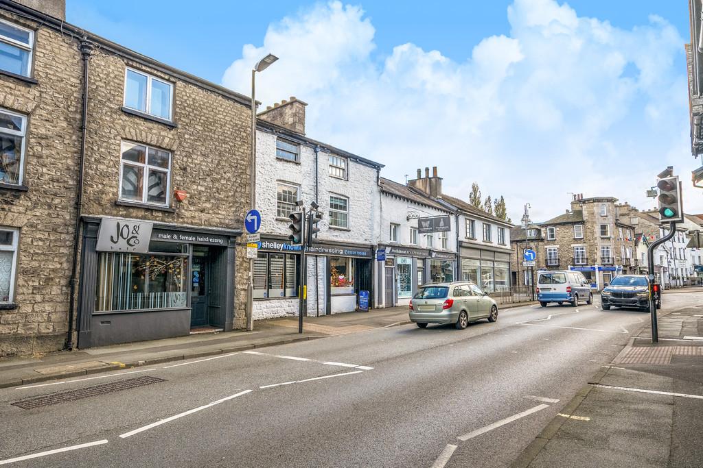 125a Stricklandgate, Kendal, LA9 4RF 2 bed maisonette - £155,000