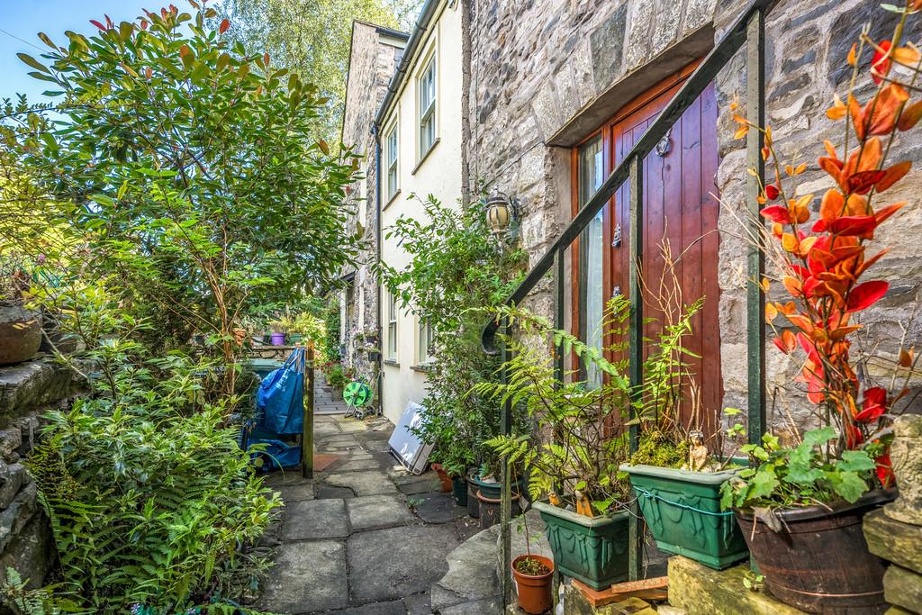 125a Stricklandgate, Kendal, LA9 4RF 2 bed maisonette - £155,000