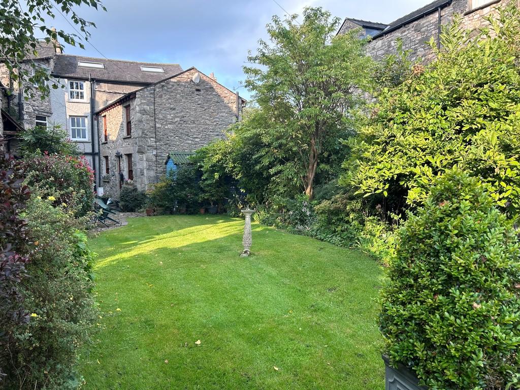 125a Stricklandgate, Kendal, LA9 4RF 2 bed maisonette - £155,000