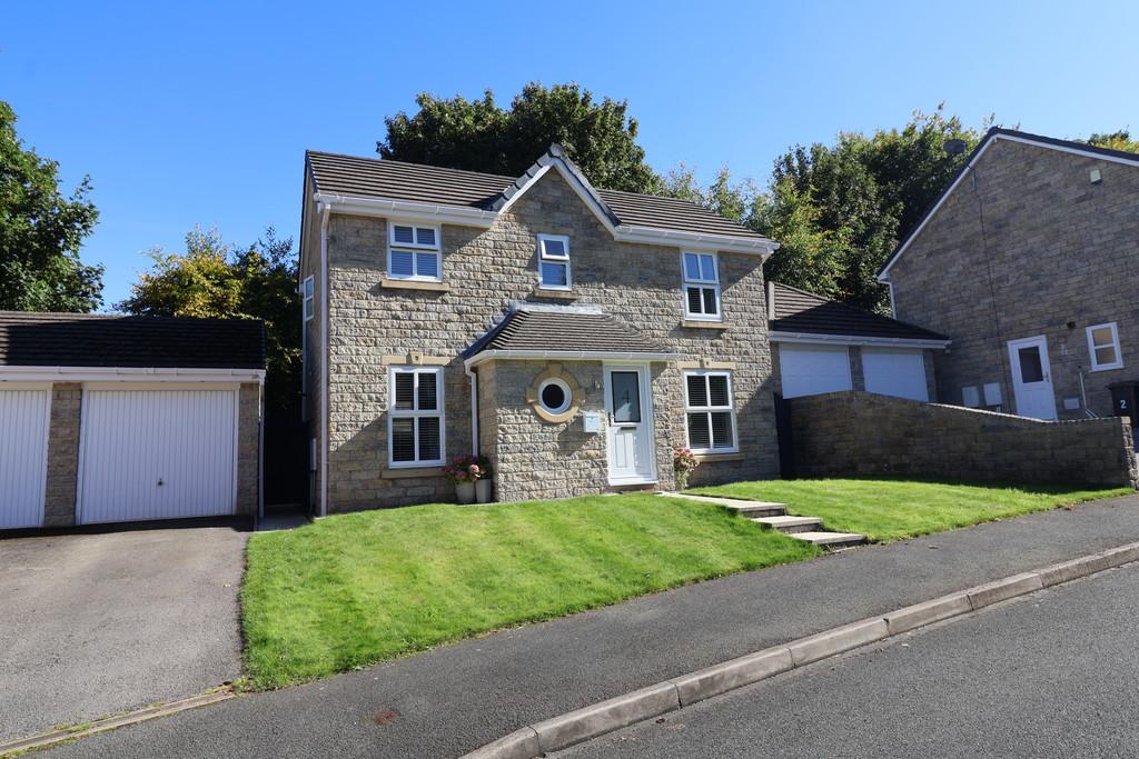 Howards Meadow, Glossop SK13 3 bed detached house - £360,000