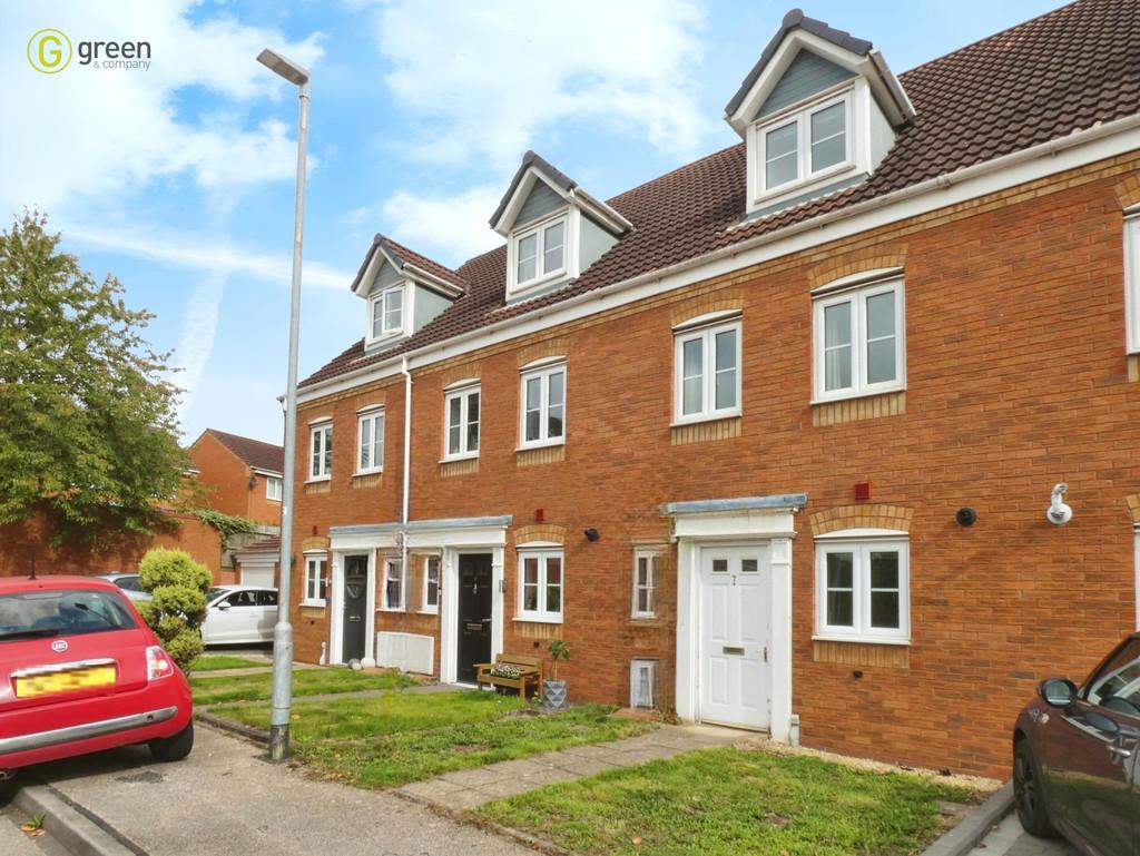 Russell Close, Tamworth B77 3 bed terraced house - £220,000