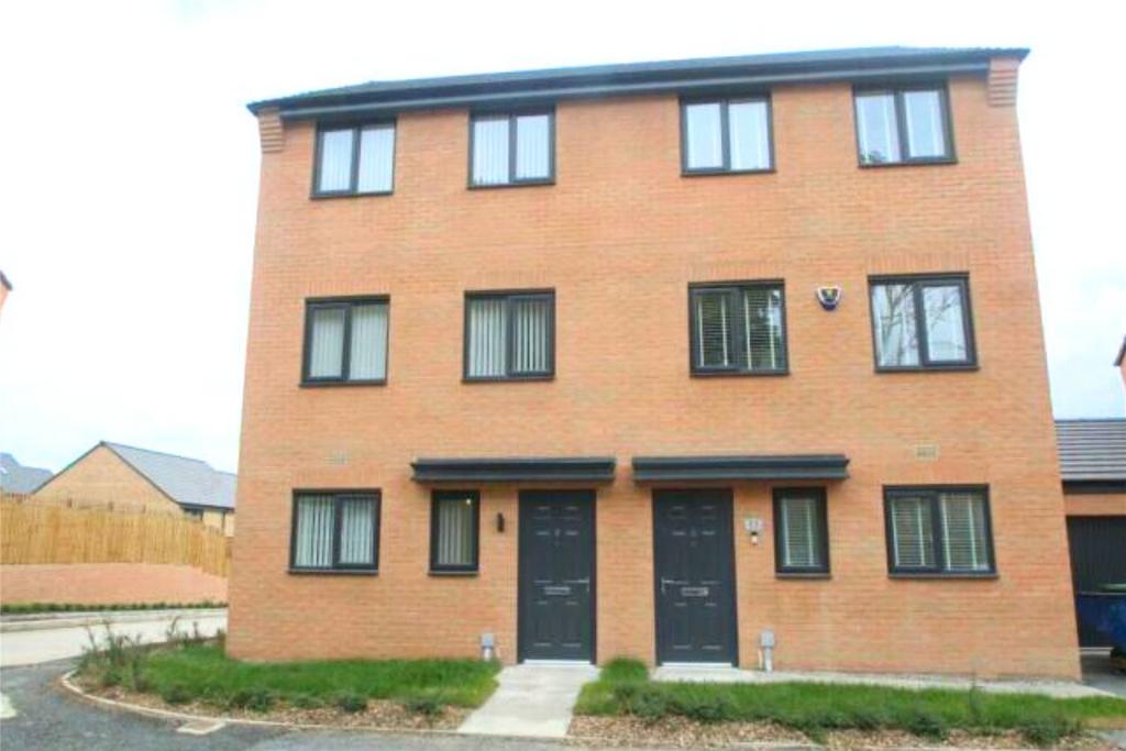 Lilac Avenue, Leeds LS14 4 bed terraced house to rent - £1,595 pcm (£ ...
