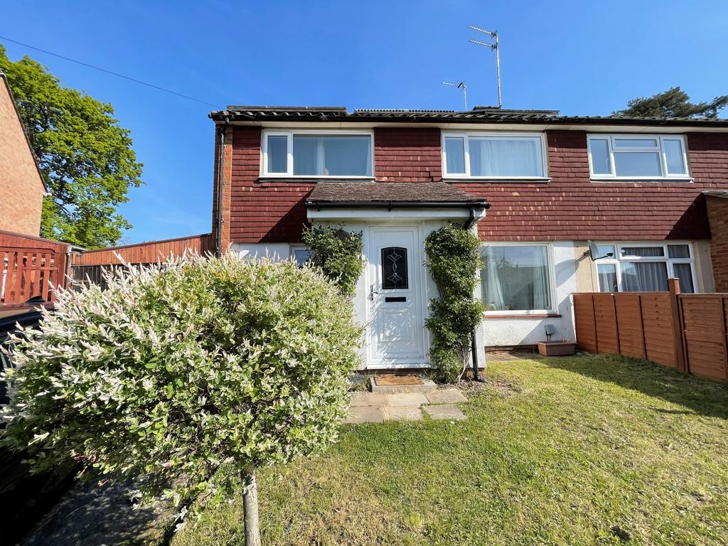 Evergreen Road, Frimley 4 bed semi-detached house - £2,050 pcm (£473 pw)