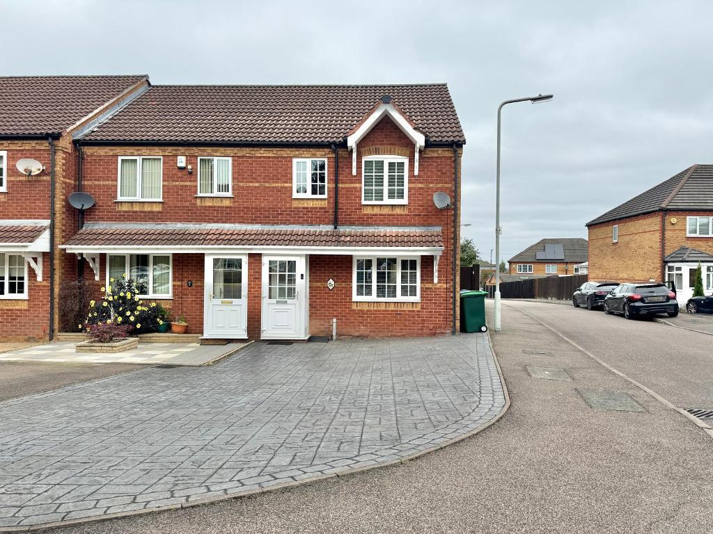Wyld Close, West Bromwich, B71 2AY 3 bed end of terrace house - £235,000