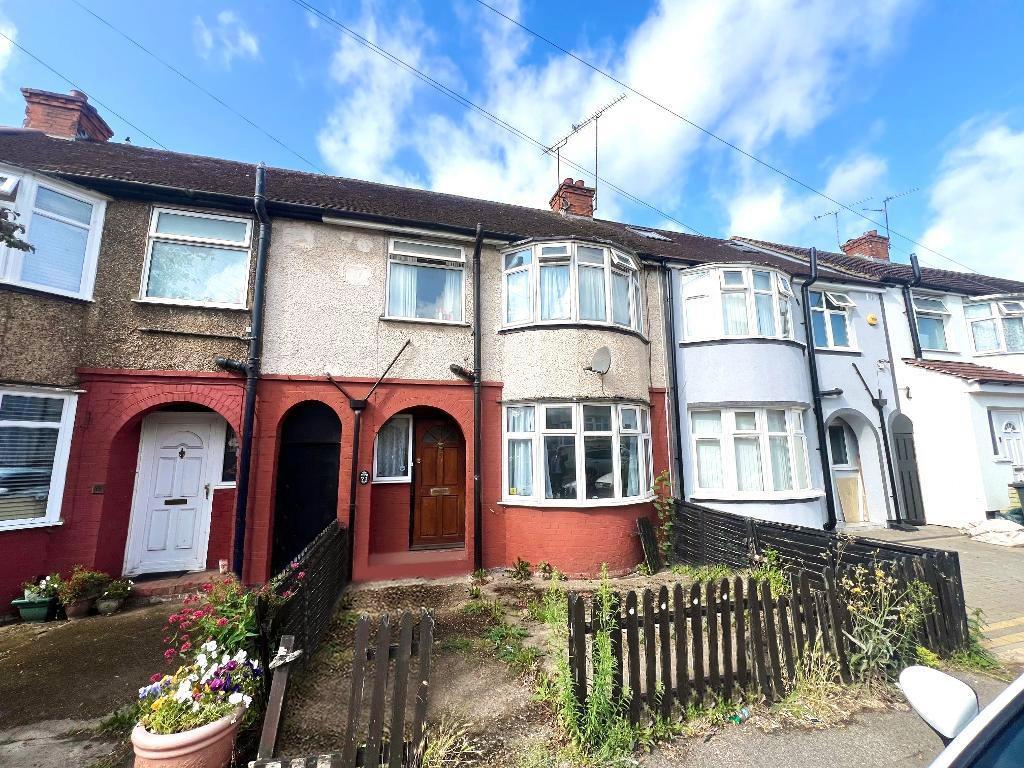 Chester Avenue, Challney, Luton... 3 bed terraced house - £270,000