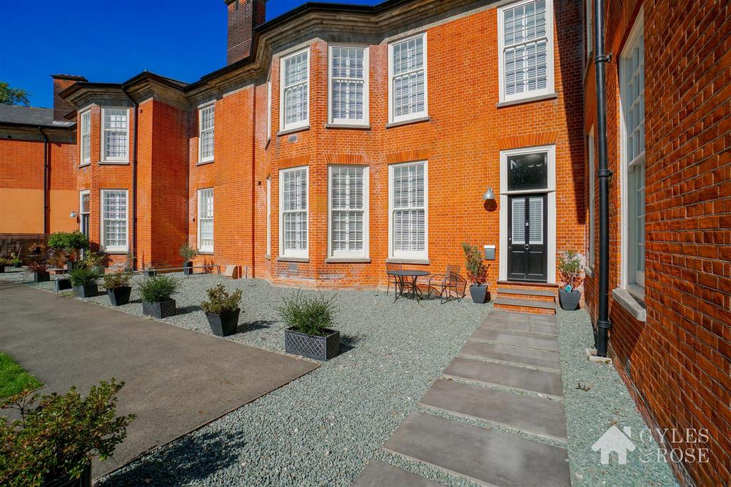 Echelon Walk, Colchester 4 bed semi-detached house - £700,000