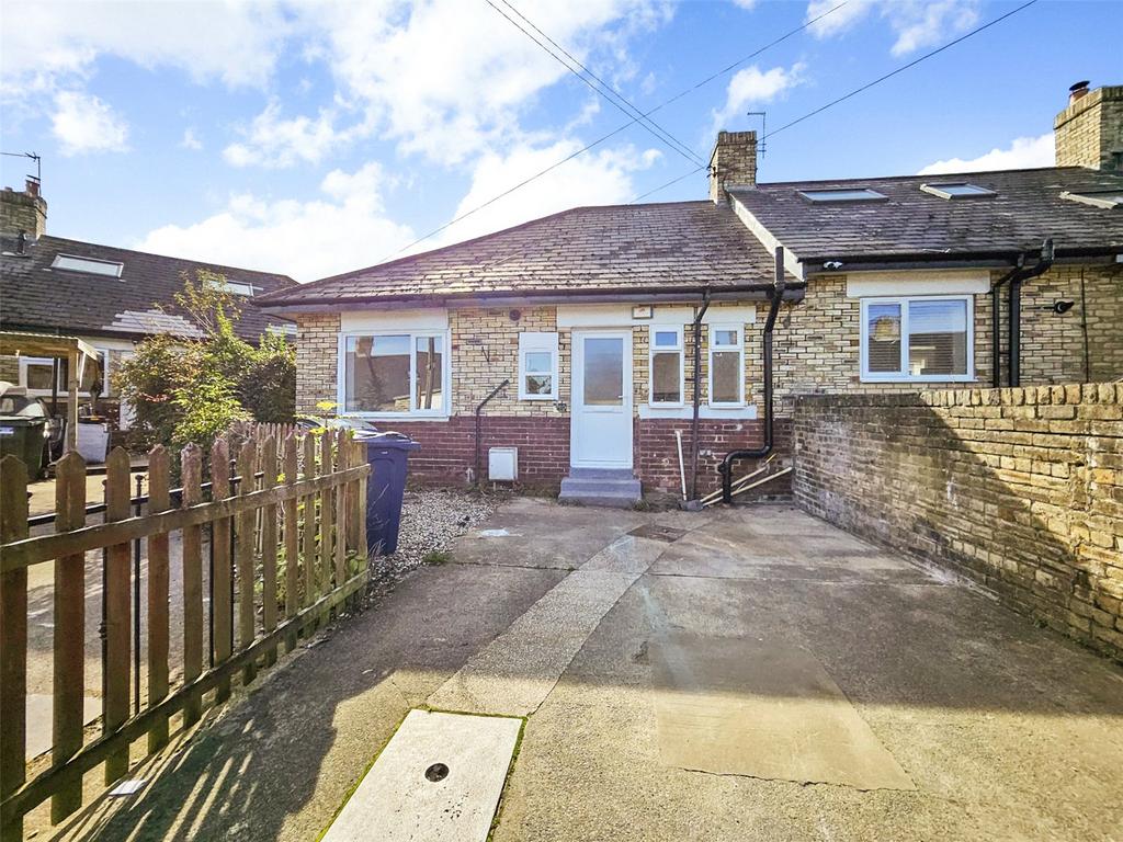 The Crescent, Rowlands Gill NE39 3 bed bungalow - £142,500