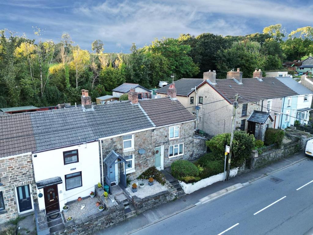 Main Road, Llantwit Fardre CF38 3 bed end of terrace house - £210,000