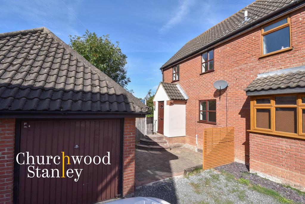 Hughes Stanton Way, Lawford, CO11 2 bed house - £250,000