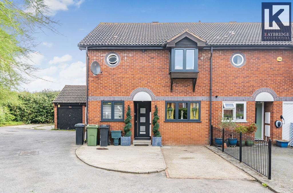 Melton Fields, Epsom, KT19 4 bed end of terrace house - £700,000
