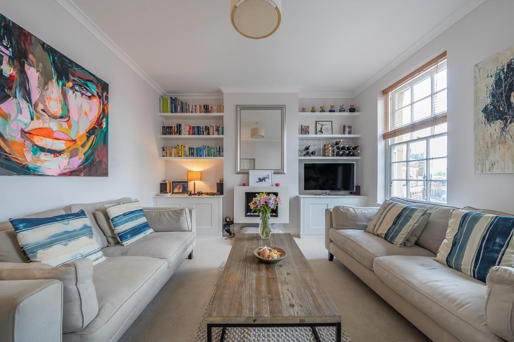 Red Lion Street, Richmond, TW9 2 bed apartment - £2,500 pcm (£577 pw)