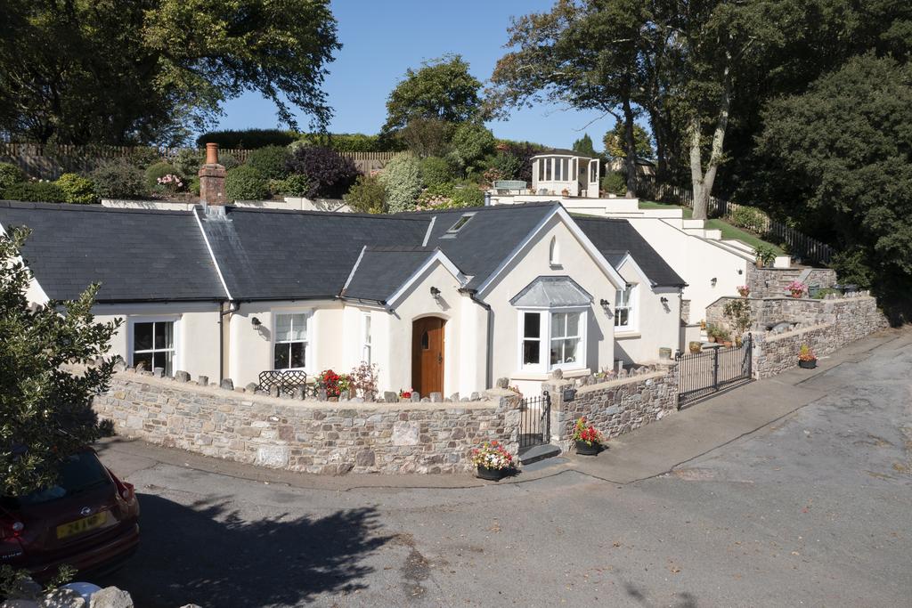 Penally, Tenby SA70 3 bed cottage for sale - £750,000