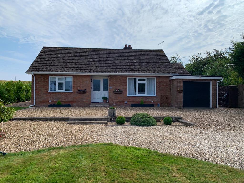 Toftrees, Fakenham 3 bed detached bungalow for sale - £475,000
