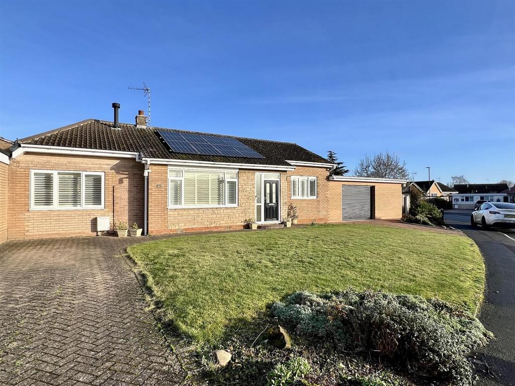 Lancaster Crescent, Tickhill, Doncaster 2 bed detached bungalow - £380,000