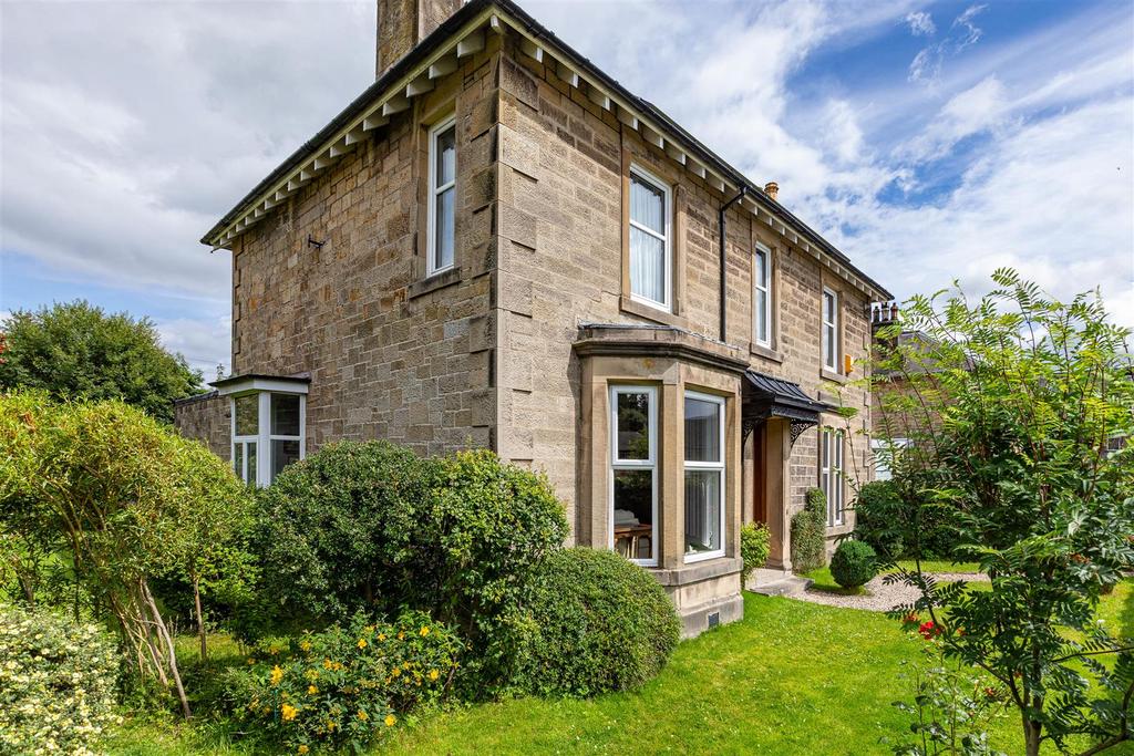 5 West Stewart Place, Hawick 4 bed detached house - £400,000