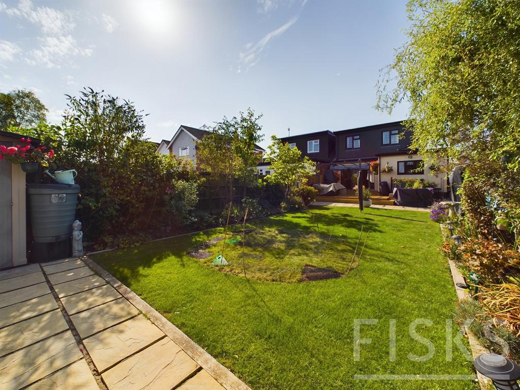 Bartley Road, Benfleet, SS7 3 bed semi-detached house - £450,000