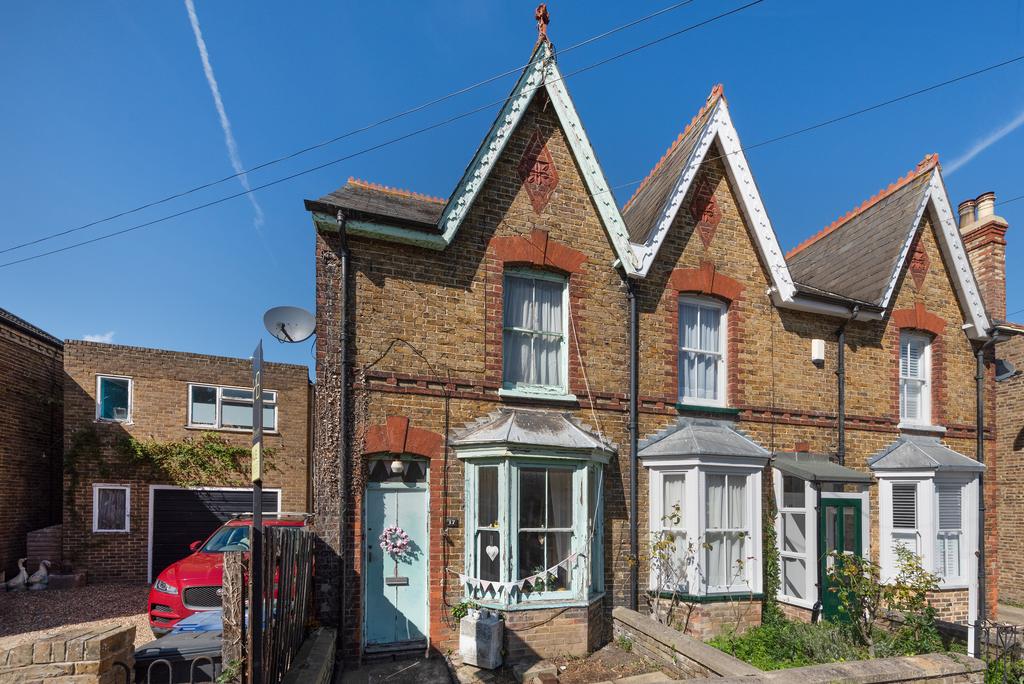 Clifton Road, Whitstable 3 bed end of terrace house - £400,000