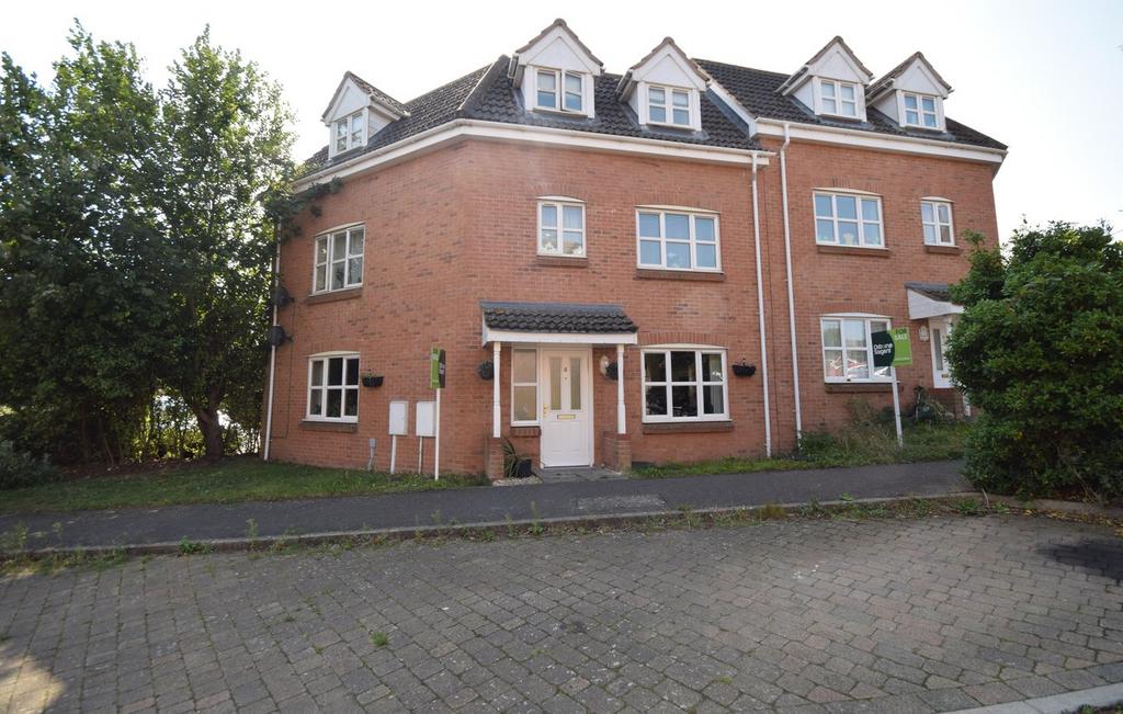 Hanbury Close, Daventry NN11 4 bed semi-detached house for sale - £250,000