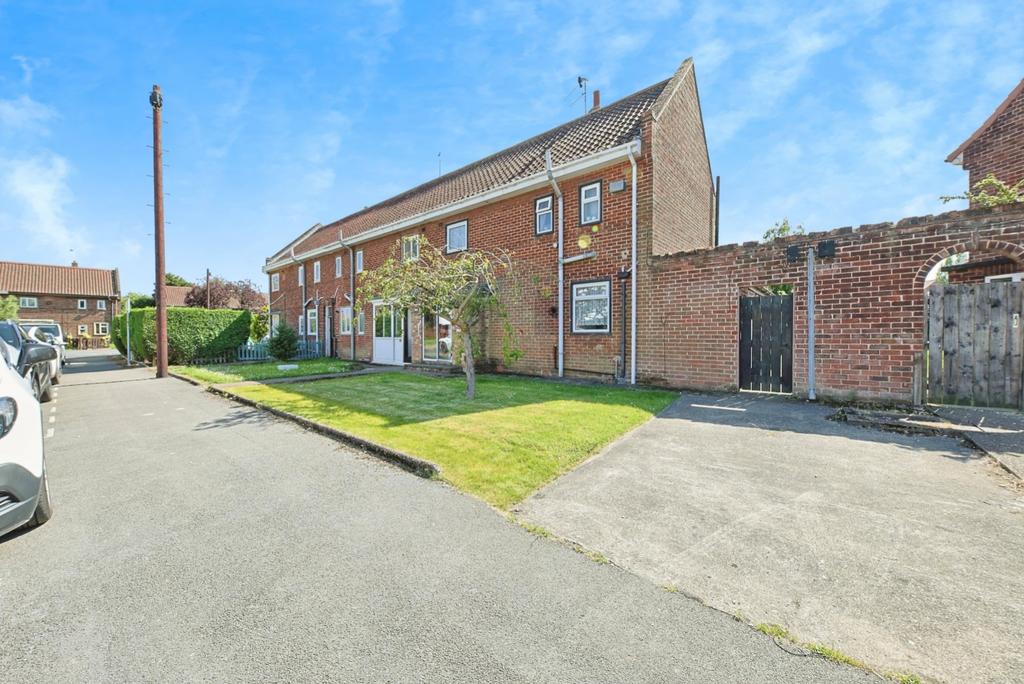 Watts Road, Beverley, HU17 9DZ 3 bed end of terrace house - £160,000