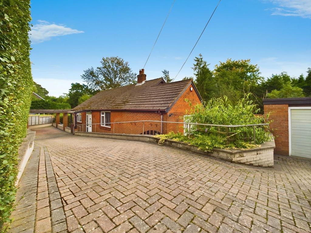 Portsmouth Road, Southampton SO31 3 bed detached bungalow - £400,000