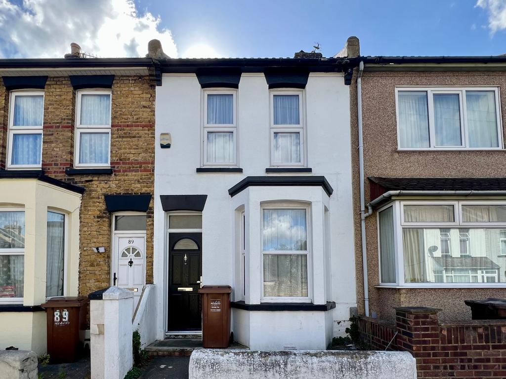 May Road, Gillingham, ME7 2 bed terraced house - £230,000
