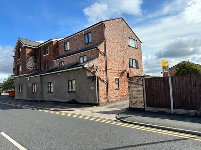 Prince Alfred Court, Church Road... 2 bed flat - £595 pcm (£137 pw)