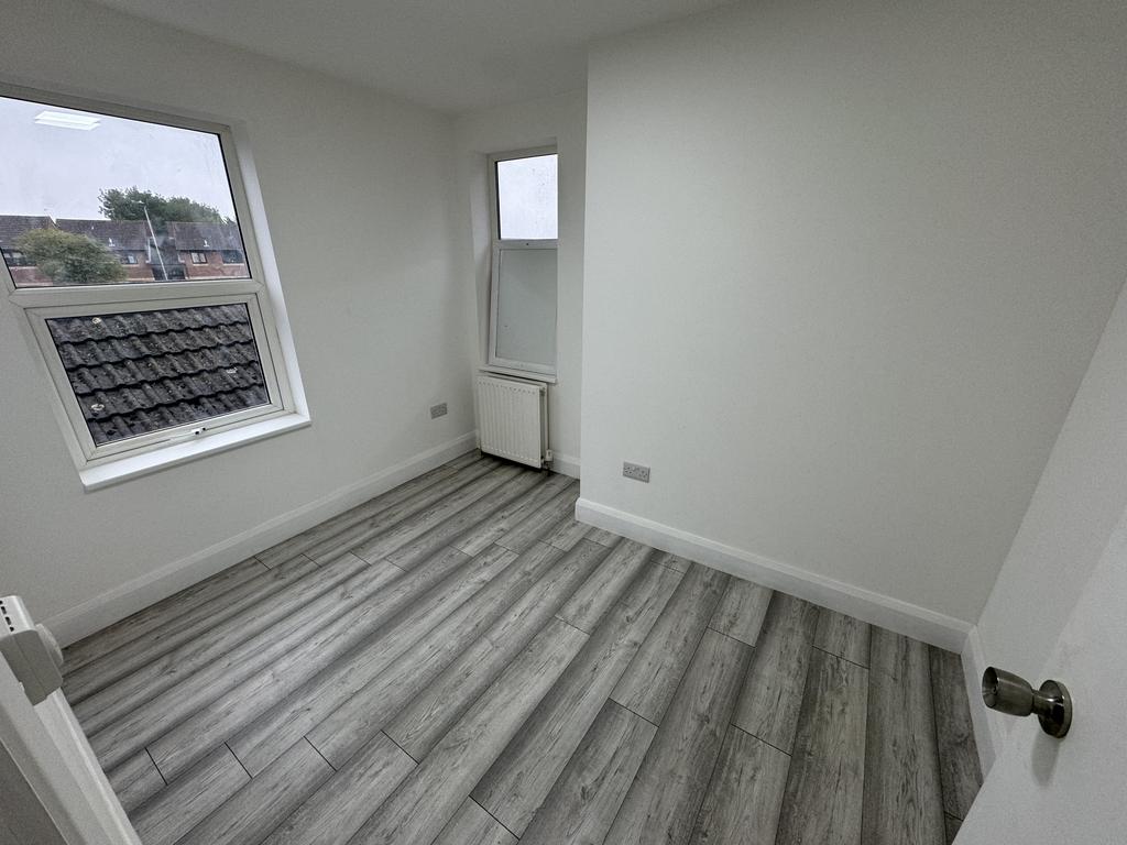 Whitley Wood Lane, READING RG2 1 bed flat - £700 pcm (£162 pw)