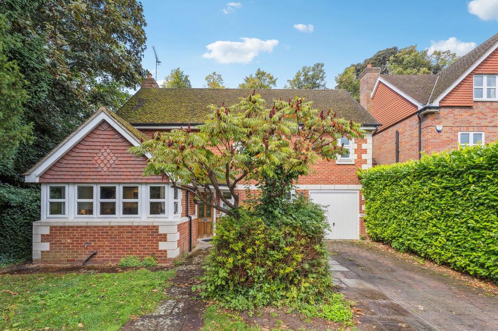 Okeford Close, Tring HP23 4 bed detached house - £925,000