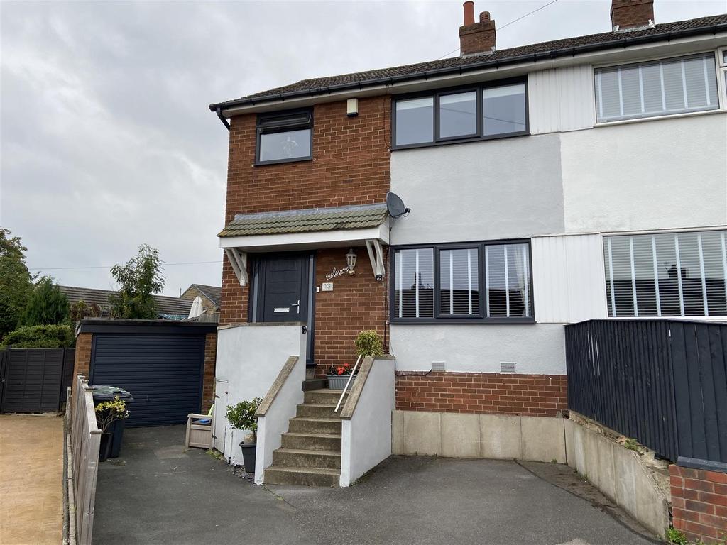 Bracken Grove, Mirfield WF14 3 bed house - £240,000
