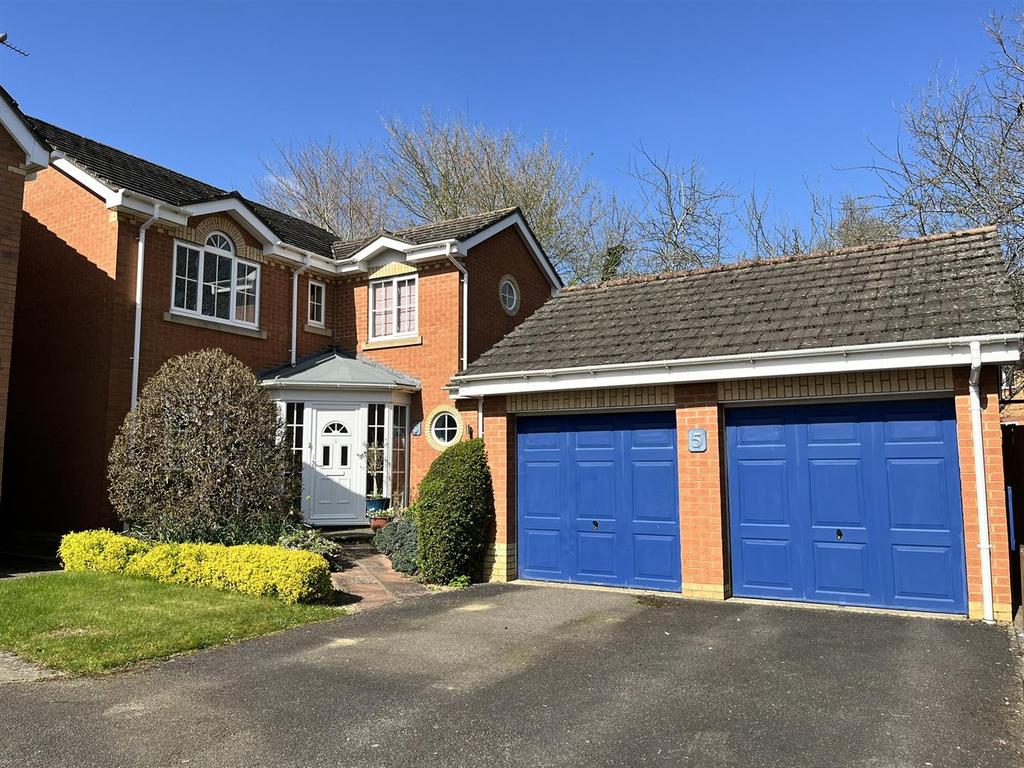 Roman Way, Daventry 4 bed house - £435,000