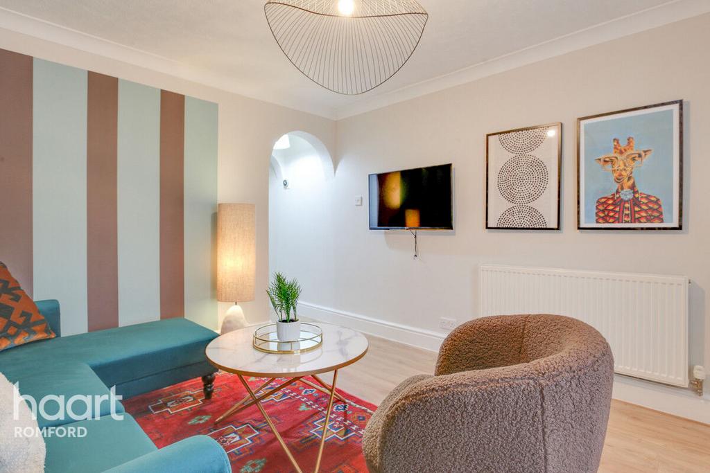 Albert Road, Romford, RM1 2PP 2 bed terraced house for sale - £400,000