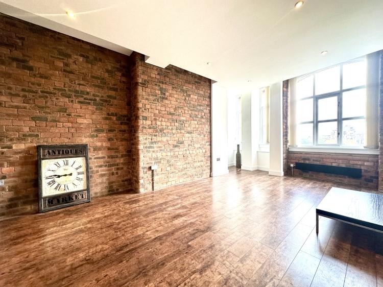 Royal Mill, Greater Manchester M4 2 bed apartment - £325,000